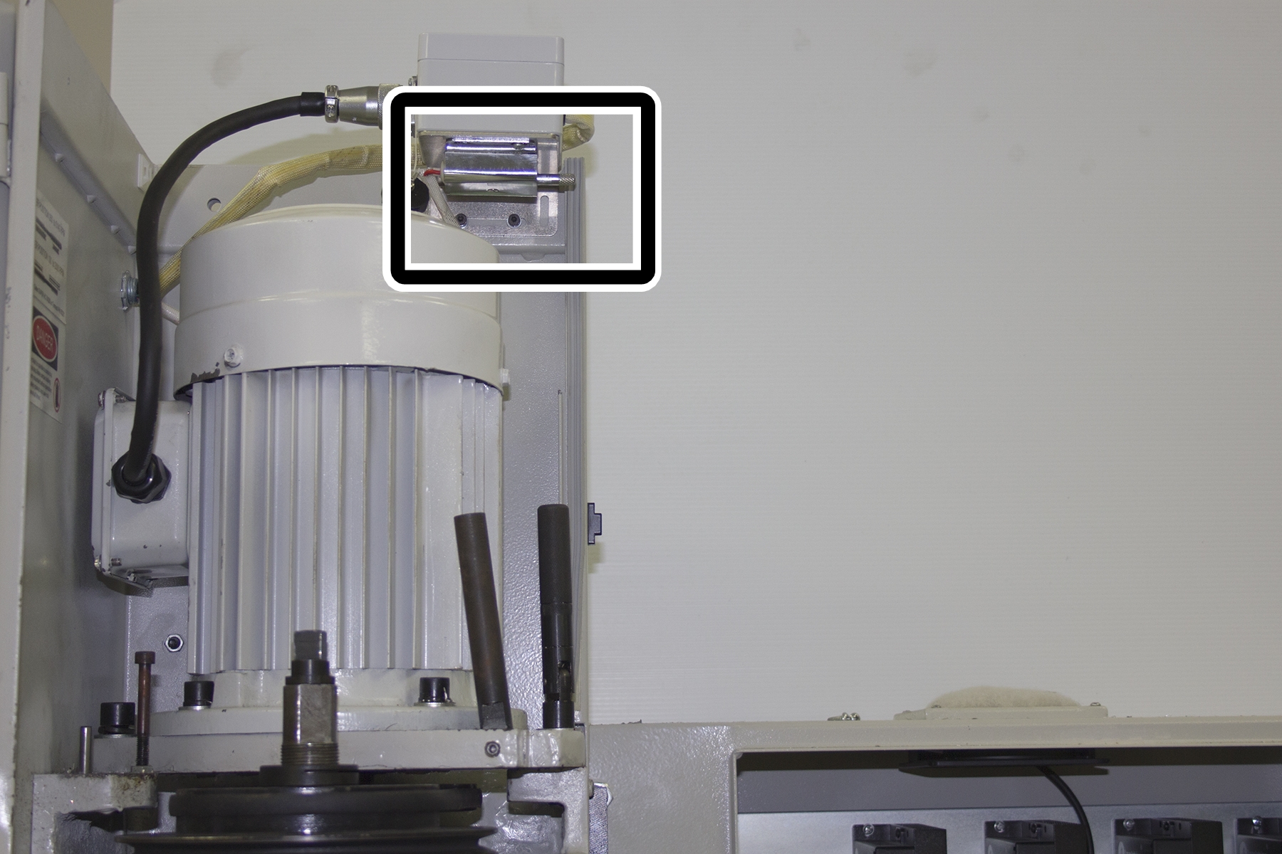 Measure the Resistance on the Spindle Door Switch